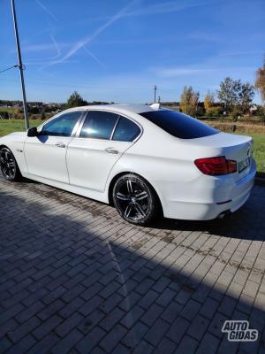White BMW 528 2011 in Alytus, with an engine capacity of 3.00 L and mileage of 231 thousand km for 8500 €, photo 5 on AUTOMOTO.COM.LV