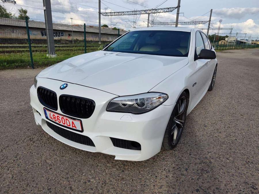 White BMW 528 2011 in Siauliai, with an engine capacity of 3.00 L and mileage of 265 thousand km for 7500 €, photo 1 on AUTOMOTO.COM.LV