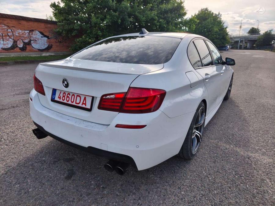 White BMW 528 2011 in Siauliai, with an engine capacity of 3.00 L and mileage of 265 thousand km for 7500 €, photo 5 on AUTOMOTO.COM.LV