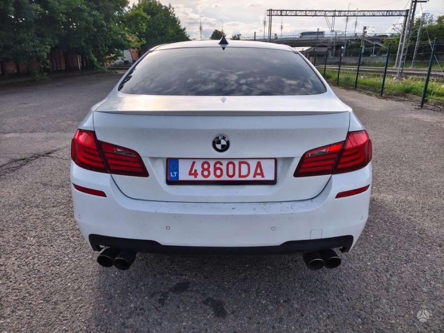 White BMW 528 2011 in Siauliai, with an engine capacity of 3.00 L and mileage of 265 thousand km for 7500 €, photo 6 on AUTOMOTO.COM.LV