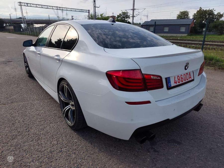 White BMW 528 2011 in Siauliai, with an engine capacity of 3.00 L and mileage of 265 thousand km for 7500 €, photo 7 on AUTOMOTO.COM.LV
