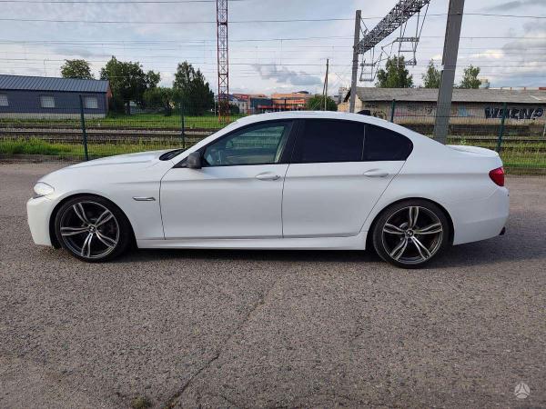 White BMW 528 2011 in Siauliai, with an engine capacity of 3.00 L and mileage of 265 thousand km for 7500 €, photo 8 on AUTOMOTO.COM.LV