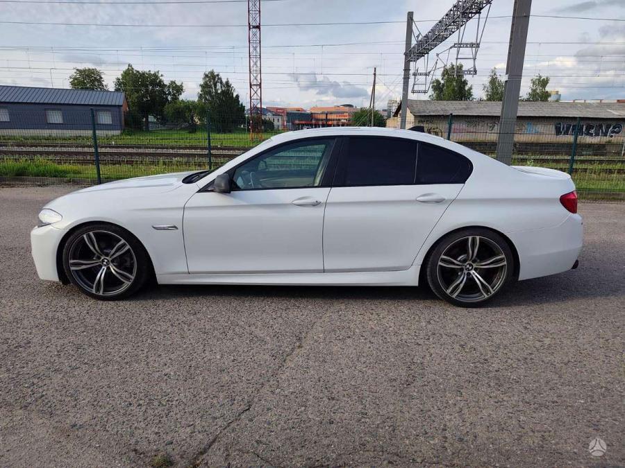 White BMW 528 2011 in Siauliai, with an engine capacity of 3.00 L and mileage of 265 thousand km for 7500 €, photo 9 on AUTOMOTO.COM.LV