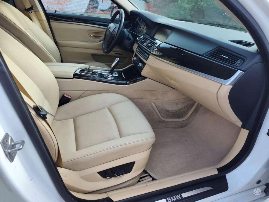 White BMW 528 2011 in Siauliai, with an engine capacity of 3.00 L and mileage of 265 thousand km for 7500 €, photo 14 on AUTOMOTO.COM.LV