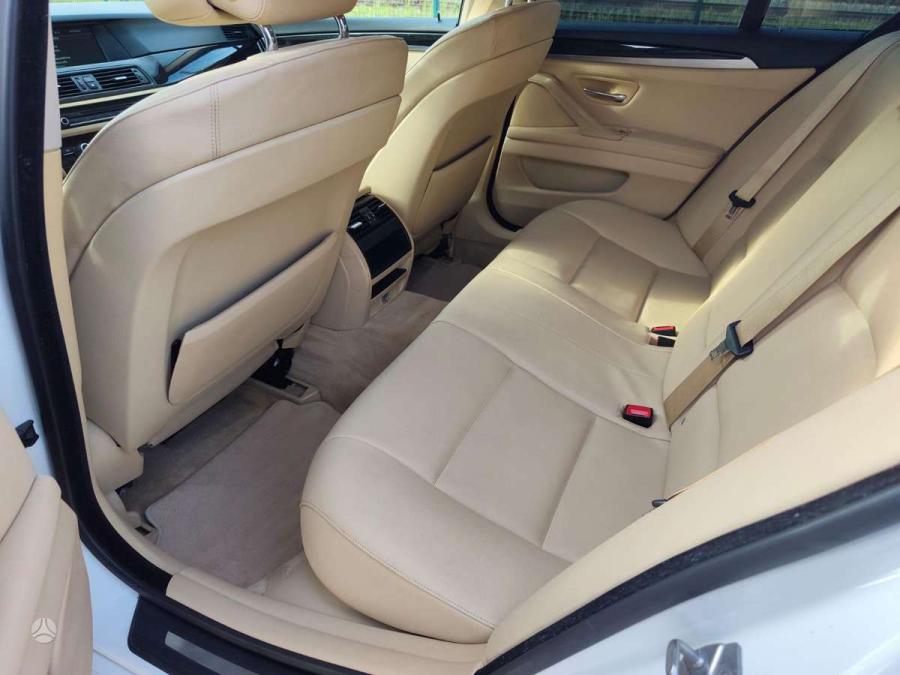 White BMW 528 2011 in Siauliai, with an engine capacity of 3.00 L and mileage of 265 thousand km for 7500 €, photo 15 on AUTOMOTO.COM.LV