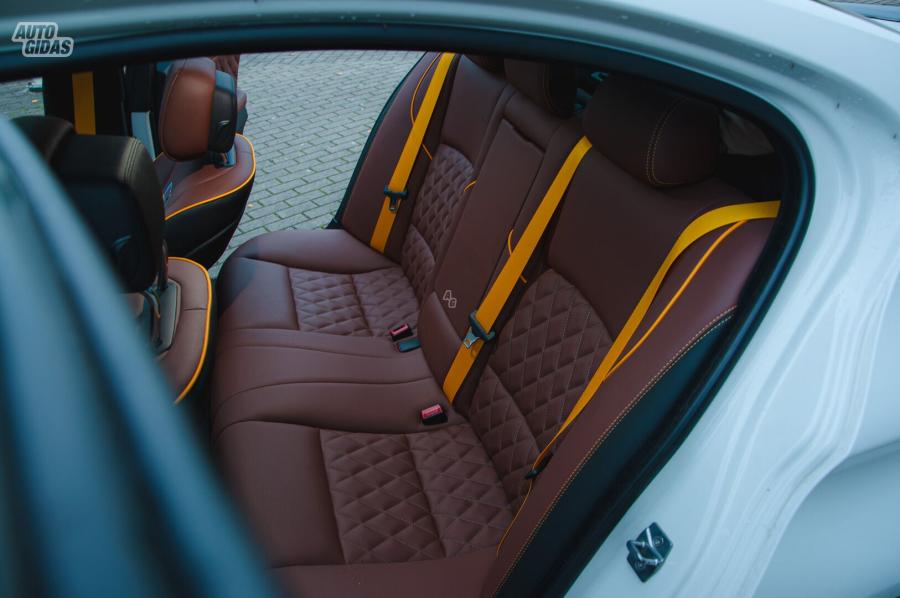 Balts BMW 528 2011 Šilalė, ar dzinēja tilpumu 3.00 L un nobraukumu 360 tūkst. km par 12500 €, foto 12 vietnē AUTOMOTO.COM.LV