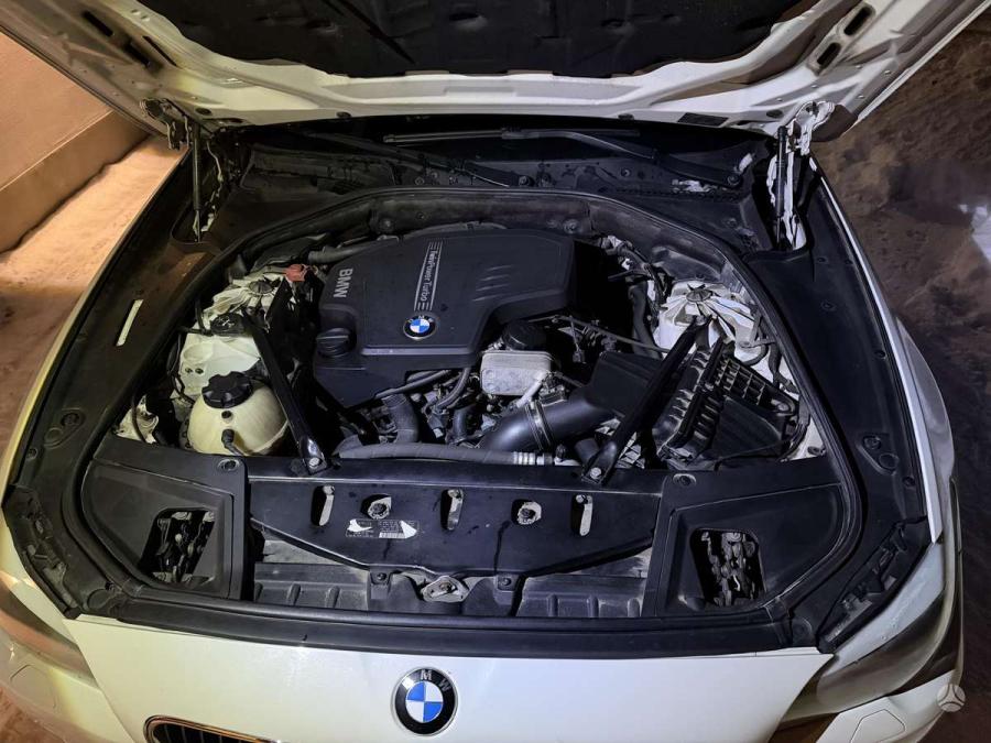 White BMW 528 2013 in Akmene, with an engine capacity of 2.00 L and mileage of 222 thousand km for 9000 €, photo 3 on AUTOMOTO.COM.LV