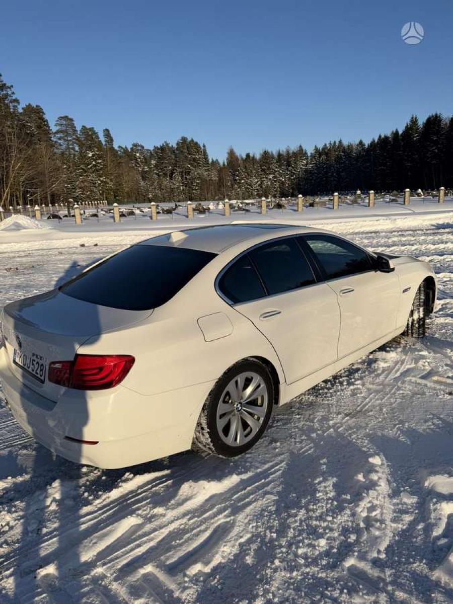 White BMW 528 2013 in Akmene, with an engine capacity of 2.00 L and mileage of 222 thousand km for 9000 €, photo 35 on AUTOMOTO.COM.LV
