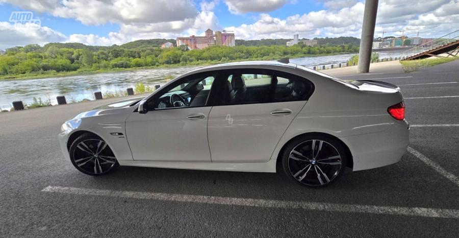 White BMW 528 2013 in Kaunas, with an engine capacity of 2.00 L and mileage of 30 thousand km for 12500 €, photo 4 on AUTOMOTO.COM.LV