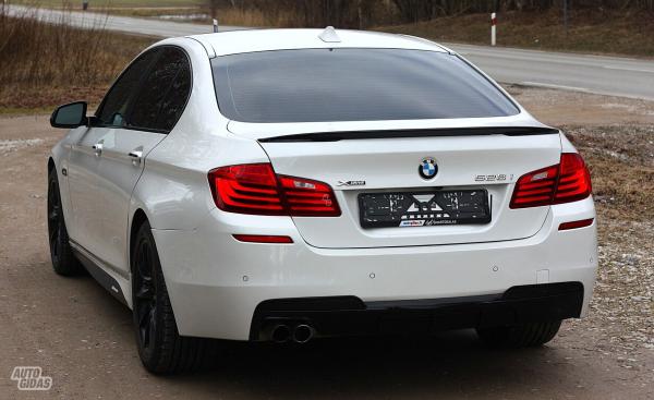 White BMW 528 2014 in Petrikaiciai, with an engine capacity of 2.00 L and mileage of 202 thousand km for 11999 €, photo 10 on AUTOMOTO.COM.LV