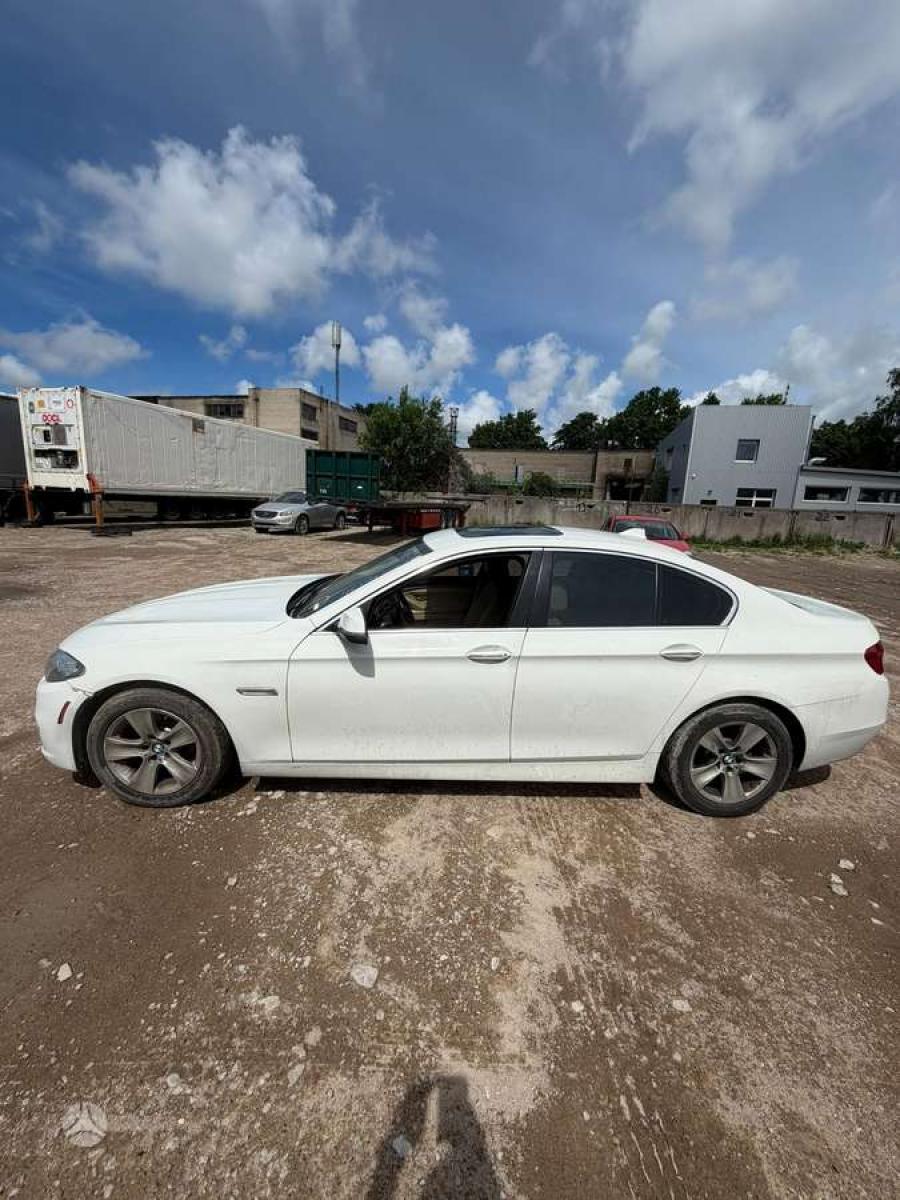 White BMW 528 2014 in Klaipeda, with an engine capacity of 2.00 L and mileage of 329 thousand km for 4700 €, photo 4 on AUTOMOTO.COM.LV