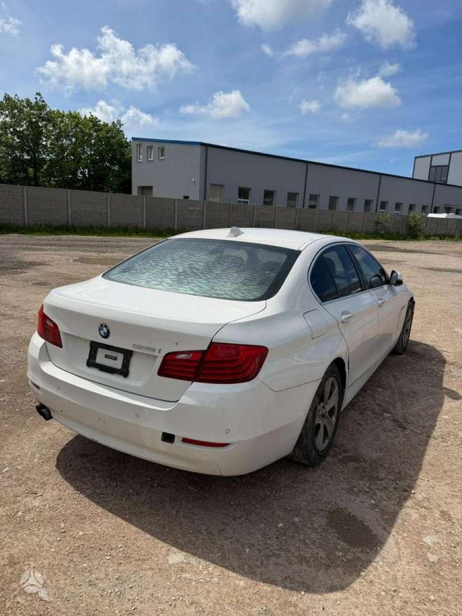 White BMW 528 2014 in Klaipeda, with an engine capacity of 2.00 L and mileage of 329 thousand km for 4700 €, photo 5 on AUTOMOTO.COM.LV