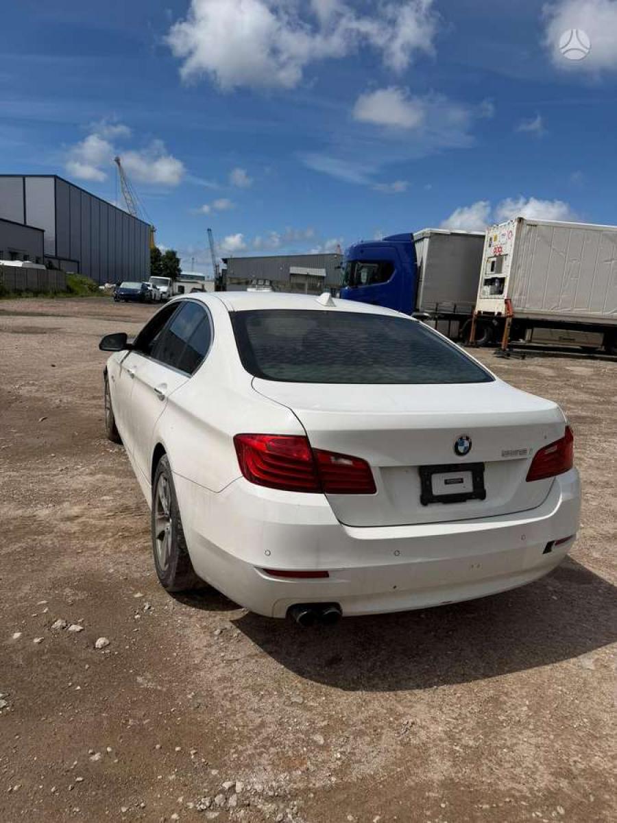 White BMW 528 2014 in Klaipeda, with an engine capacity of 2.00 L and mileage of 329 thousand km for 4700 €, photo 6 on AUTOMOTO.COM.LV