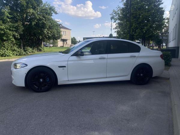 White BMW 528 2014 in Marijampole, with an engine capacity of 2.00 L and mileage of 236 thousand km for 6650 €, photo 5 on AUTOMOTO.COM.LV