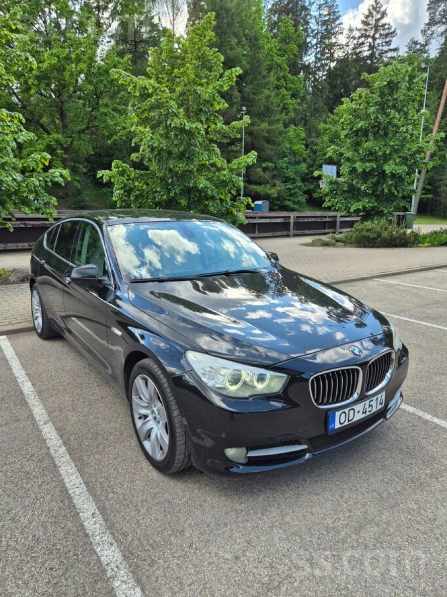 Black BMW 530 2010 in Valmiera, with an engine capacity of 3.00 L and mileage of 0 thousand km for 10200 €, photo 1 on AUTOMOTO.COM.LV