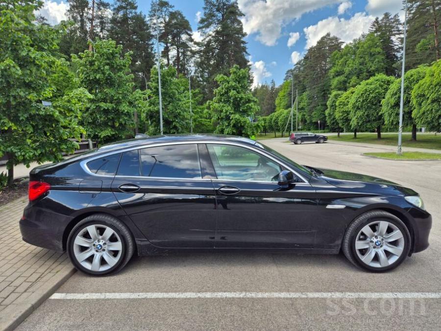Black BMW 530 2010 in Valmiera, with an engine capacity of 3.00 L and mileage of 0 thousand km for 10200 €, photo 2 on AUTOMOTO.COM.LV