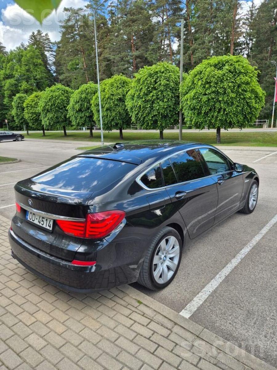 Black BMW 530 2010 in Valmiera, with an engine capacity of 3.00 L and mileage of 0 thousand km for 10200 €, photo 3 on AUTOMOTO.COM.LV