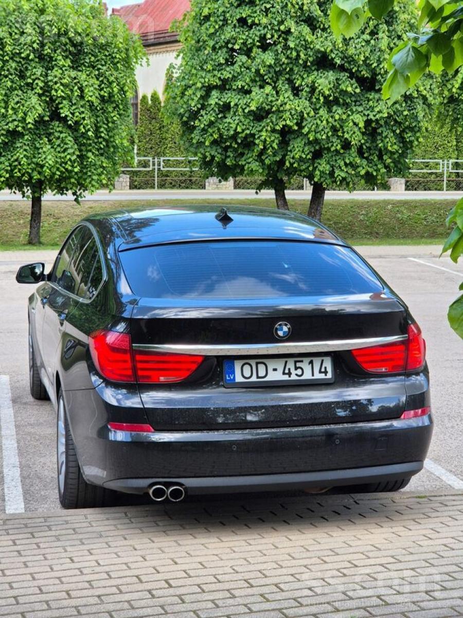 Black BMW 530 2010 in Valmiera, with an engine capacity of 3.00 L and mileage of 0 thousand km for 10200 €, photo 4 on AUTOMOTO.COM.LV