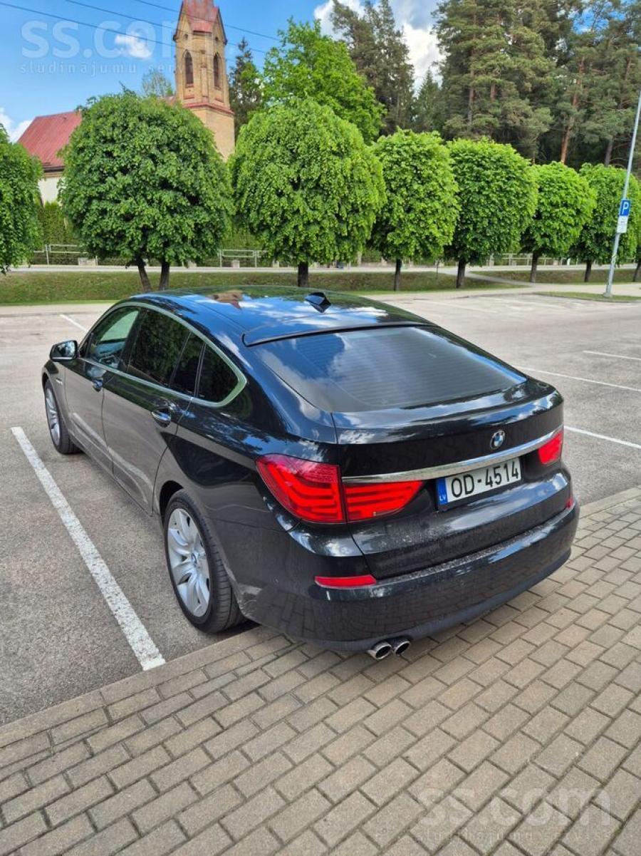 Black BMW 530 2010 in Valmiera, with an engine capacity of 3.00 L and mileage of 0 thousand km for 10200 €, photo 5 on AUTOMOTO.COM.LV