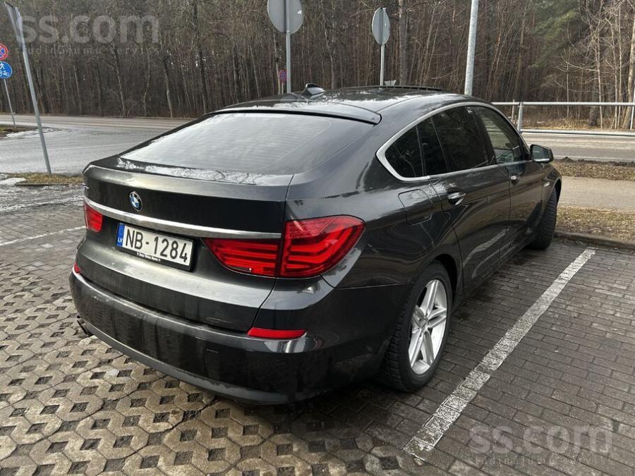 Black BMW 530 2012 in Riga, with an engine capacity of 3.00 L and mileage of 285 thousand km for 9700 €, photo 3 on AUTOMOTO.COM.LV