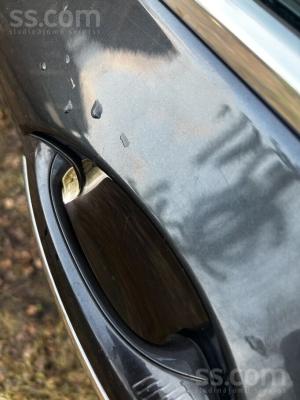 Black BMW 530 2012 in Riga, with an engine capacity of 3.00 L and mileage of 285 thousand km for 9700 €, photo 5 on AUTOMOTO.COM.LV