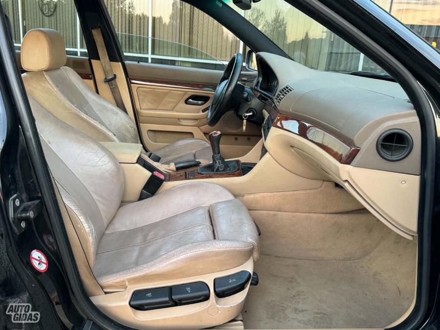 Black BMW 530 2003 in Panevezys, with an engine capacity of 3.00 L and mileage of 313 thousand km for 1950 €, photo 16 on AUTOMOTO.COM.LV