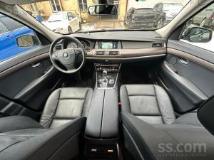 Black BMW 530 2011 in Riga, with an engine capacity of 3.00 L and mileage of 47 thousand km for 11900 €, photo 8 on AUTOMOTO.COM.LV