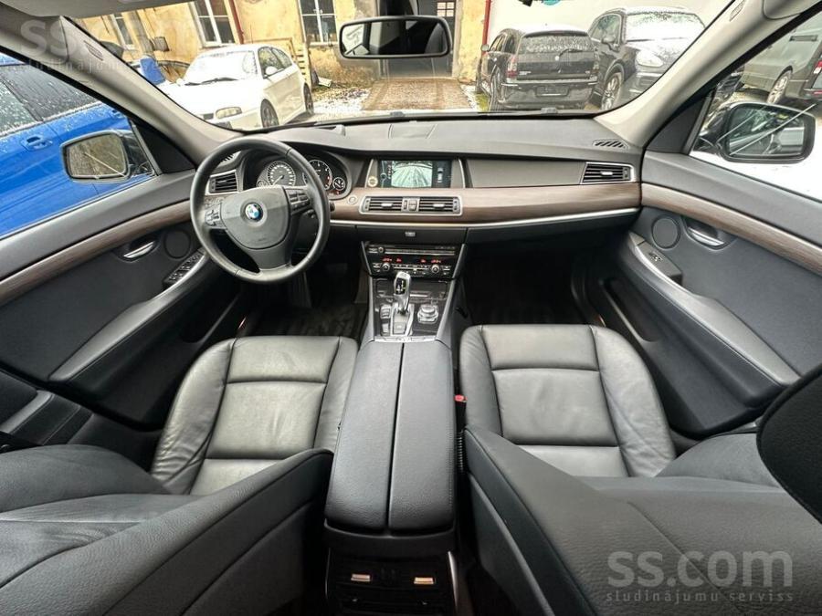 Black BMW 530 2011 in Riga, with an engine capacity of 3.00 L and mileage of 47 thousand km for 11900 €, photo 8 on AUTOMOTO.COM.LV