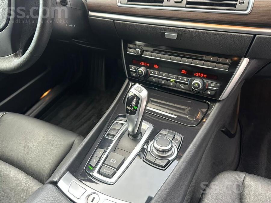 Black BMW 530 2011 in Riga, with an engine capacity of 3.00 L and mileage of 47 thousand km for 11900 €, photo 12 on AUTOMOTO.COM.LV