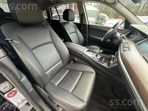 Black BMW 530 2011 in Riga, with an engine capacity of 3.00 L and mileage of 47 thousand km for 11900 €, photo 14 on AUTOMOTO.COM.LV