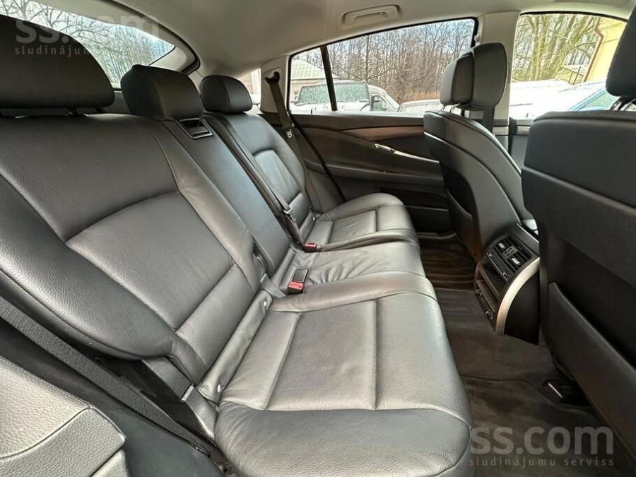 Black BMW 530 2011 in Riga, with an engine capacity of 3.00 L and mileage of 47 thousand km for 11900 €, photo 15 on AUTOMOTO.COM.LV