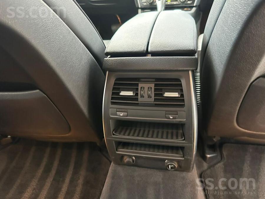 Black BMW 530 2011 in Riga, with an engine capacity of 3.00 L and mileage of 47 thousand km for 11900 €, photo 16 on AUTOMOTO.COM.LV