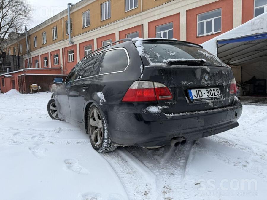 Black BMW 530 2005 in Riga, with an engine capacity of 3.00 L and mileage of 382 thousand km for 2500 €, photo 3 on AUTOMOTO.COM.LV