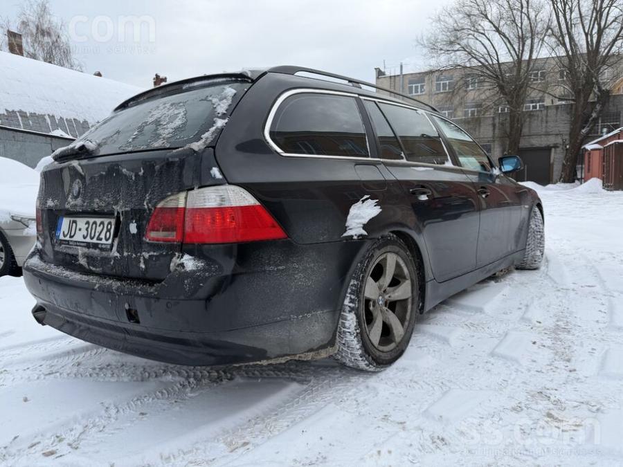 Black BMW 530 2005 in Riga, with an engine capacity of 3.00 L and mileage of 382 thousand km for 2500 €, photo 4 on AUTOMOTO.COM.LV