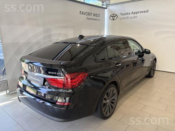 Black BMW 530 2009 in Ventspils, with an engine capacity of 3.00 L and mileage of 290 thousand km for 10300 €, photo 4 on AUTOMOTO.COM.LV