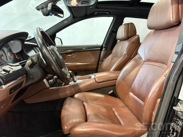 Black BMW 530 2009 in Ventspils, with an engine capacity of 3.00 L and mileage of 290 thousand km for 10300 €, photo 5 on AUTOMOTO.COM.LV