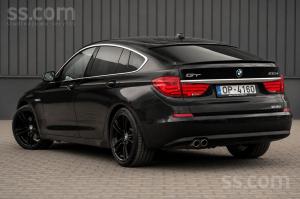 Black BMW 530 2009 in Tukums, with an engine capacity of 3.00 L and mileage of 343 thousand km for 7500 €, photo 5 on AUTOMOTO.COM.LV