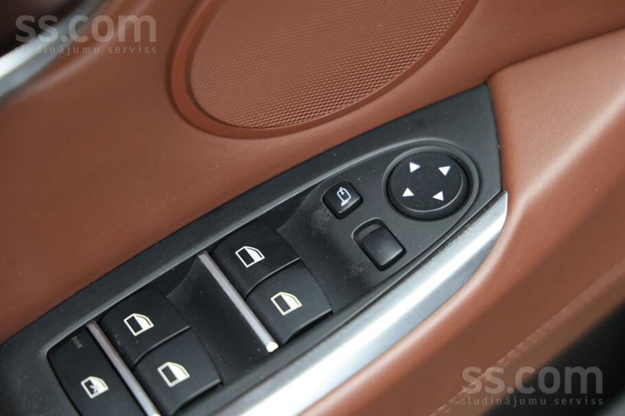 Black BMW 530 2009 in Tukums, with an engine capacity of 3.00 L and mileage of 343 thousand km for 7500 €, photo 13 on AUTOMOTO.COM.LV