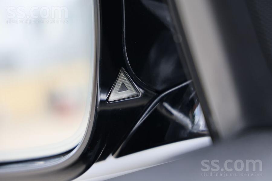 Black BMW 530 2009 in Tukums, with an engine capacity of 3.00 L and mileage of 343 thousand km for 7500 €, photo 17 on AUTOMOTO.COM.LV