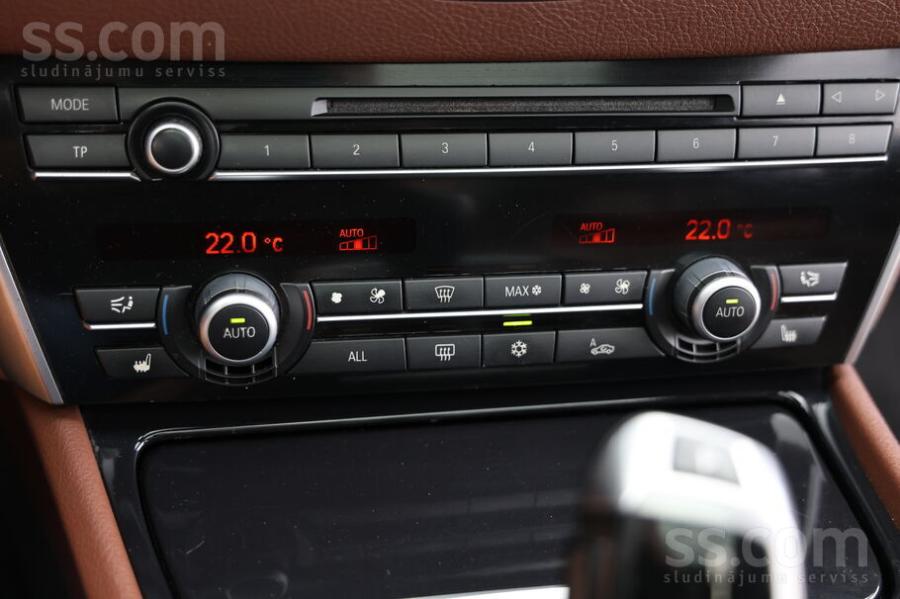 Black BMW 530 2009 in Tukums, with an engine capacity of 3.00 L and mileage of 343 thousand km for 7500 €, photo 21 on AUTOMOTO.COM.LV