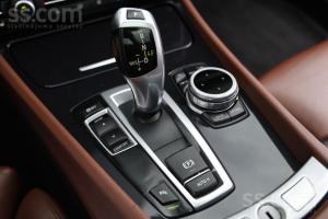 Black BMW 530 2009 in Tukums, with an engine capacity of 3.00 L and mileage of 343 thousand km for 7500 €, photo 22 on AUTOMOTO.COM.LV