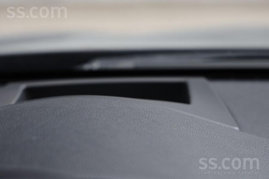 Black BMW 530 2009 in Tukums, with an engine capacity of 3.00 L and mileage of 343 thousand km for 7500 €, photo 25 on AUTOMOTO.COM.LV