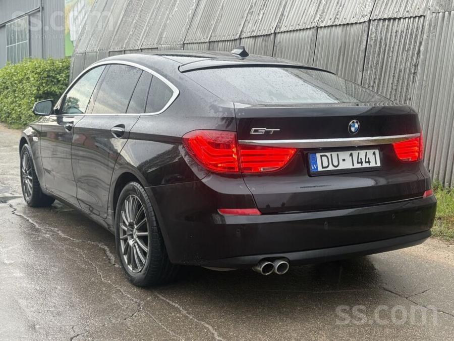 Black BMW 530 2010 in Ogre, with an engine capacity of 3.00 L and mileage of 341 thousand km for 9200 €, photo 3 on AUTOMOTO.COM.LV