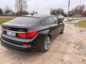 Black BMW 530 2010 in Riga, with an engine capacity of 3.00 L and mileage of 301 thousand km for 10500 €, photo 2 on AUTOMOTO.COM.LV