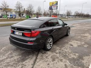 Black BMW 530 2010 in Riga, with an engine capacity of 3.00 L and mileage of 301 thousand km for 10500 €, photo 6 on AUTOMOTO.COM.LV