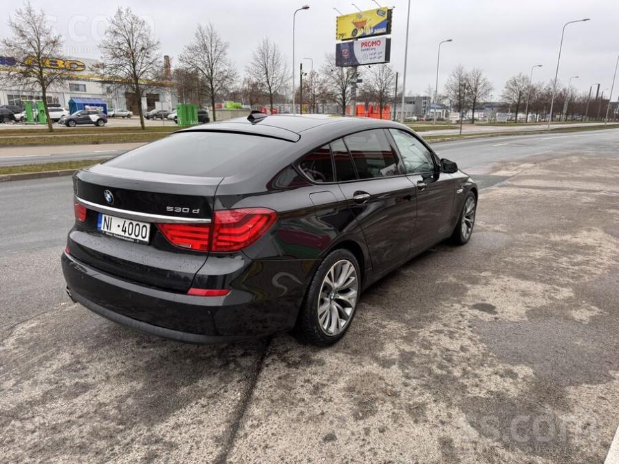 Black BMW 530 2010 in Riga, with an engine capacity of 3.00 L and mileage of 301 thousand km for 10500 €, photo 6 on AUTOMOTO.COM.LV