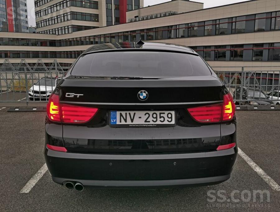 Black BMW 530 2010 in Riga, with an engine capacity of 3.00 L and mileage of 359 thousand km for 7790 €, photo 15 on AUTOMOTO.COM.LV