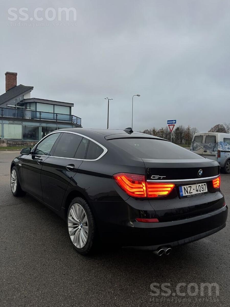 Black BMW 530 2010 in Riga, with an engine capacity of 3.00 L and mileage of 250 thousand km for 12600 €, photo 4 on AUTOMOTO.COM.LV
