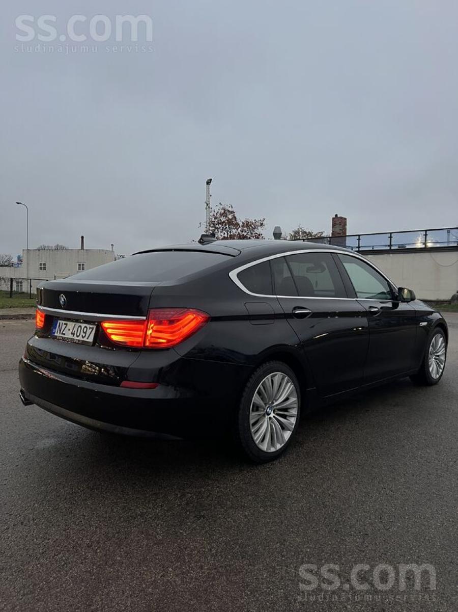 Black BMW 530 2010 in Riga, with an engine capacity of 3.00 L and mileage of 250 thousand km for 12600 €, photo 5 on AUTOMOTO.COM.LV