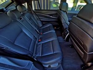 Black BMW 530 2010 in Riga, with an engine capacity of 3.00 L and mileage of 195 thousand km for 13990 €, photo 15 on AUTOMOTO.COM.LV